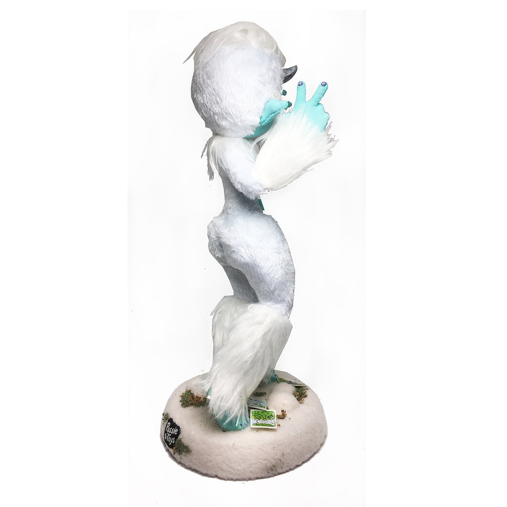 Yeti vs Alien — Martian Toys